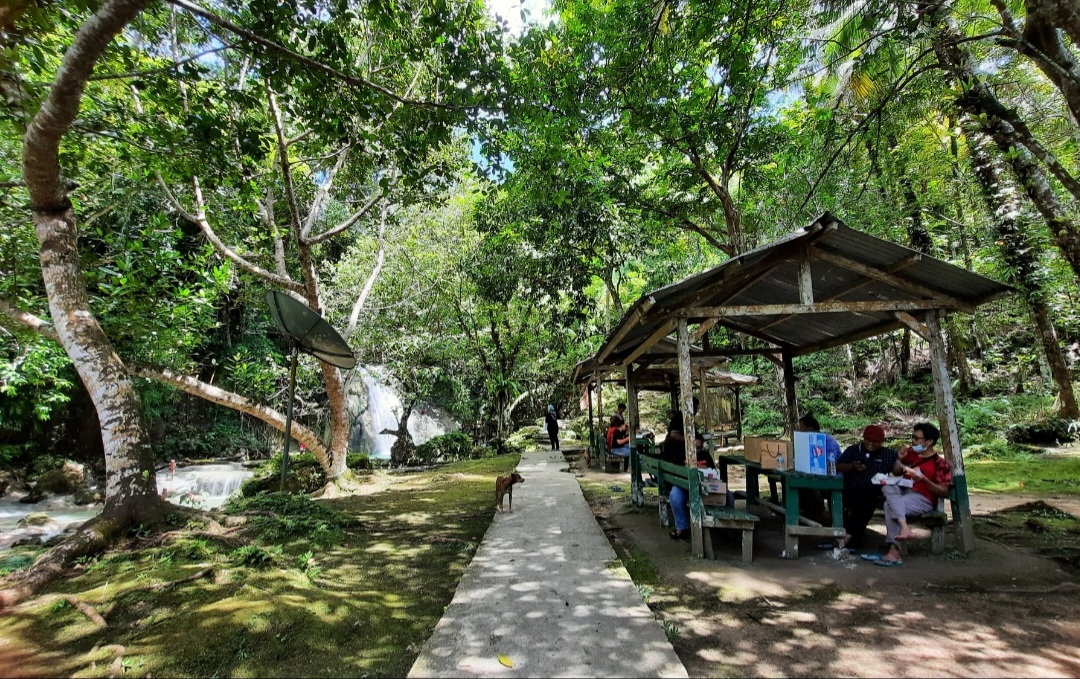 Pesona Air Terjun Wafsarak Sebagai Destinasi Wisata di Biak | Mambruks.com